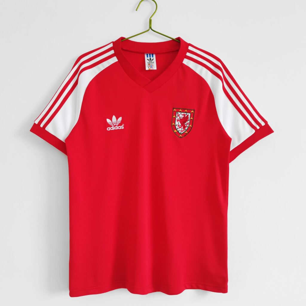 Official 2006-2007 Liverpool Home Kit - Join the Reds' Faithful